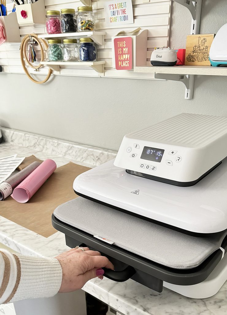 Cricut and HTV: A Detailed Guide for Crafters